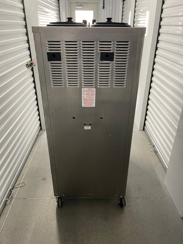 2022 Taylor C712-33 3phase air cooled soft serve machine with pumps in ...