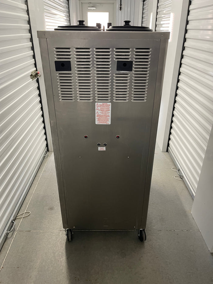 2022 Taylor C712-33 3phase air cooled soft serve machine with pumps in ...