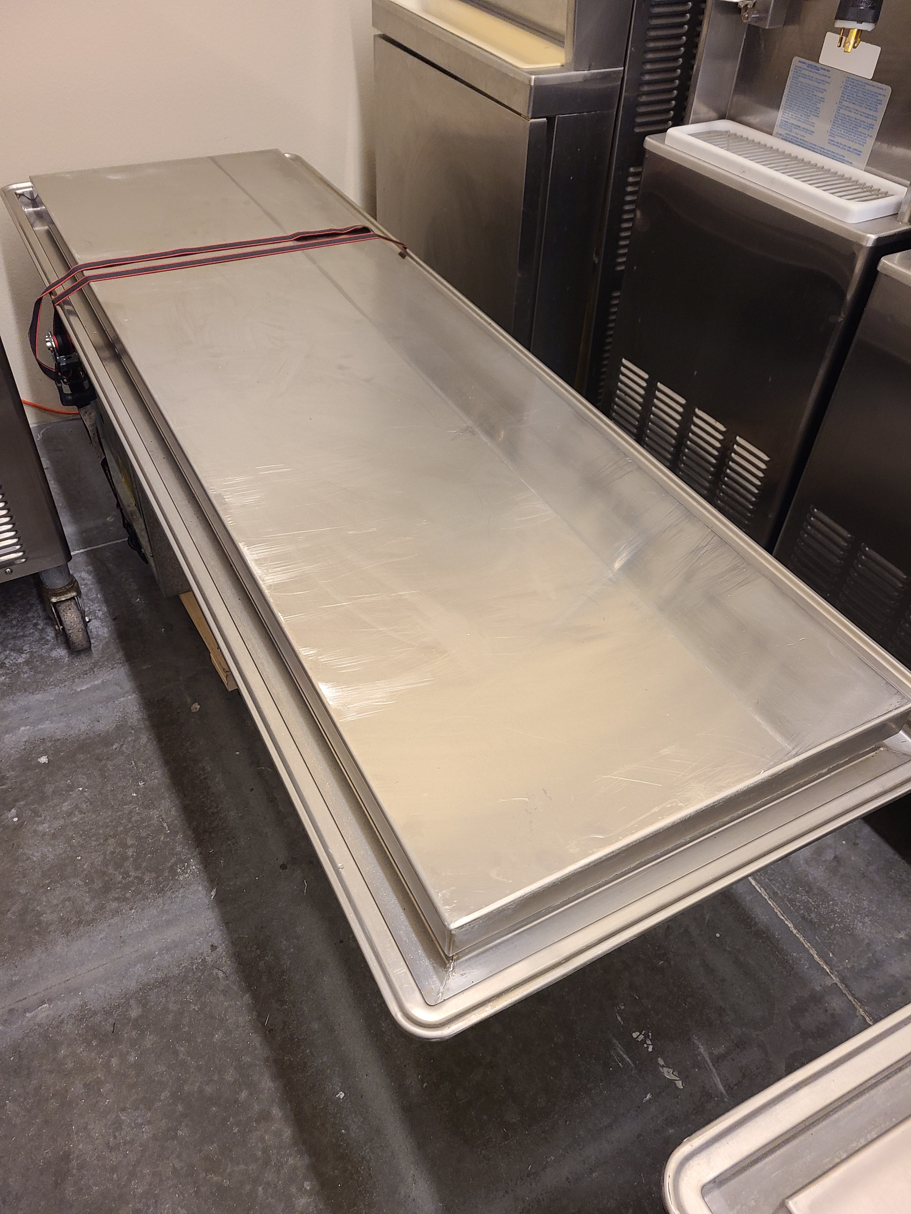 WF5 Atlas Metal Used Frost Top for Salad Bar or Ice Cream Store